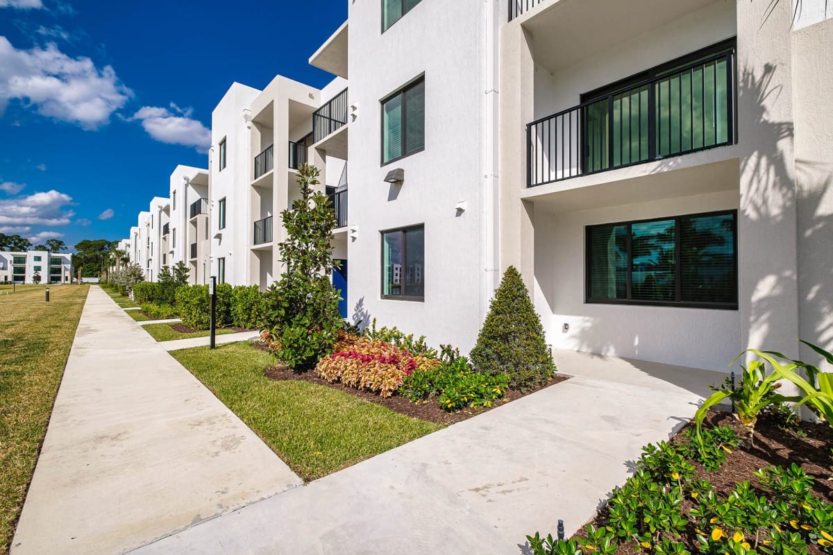 Lake Worth, FL Apartments for Rent | Altis Blue Lake