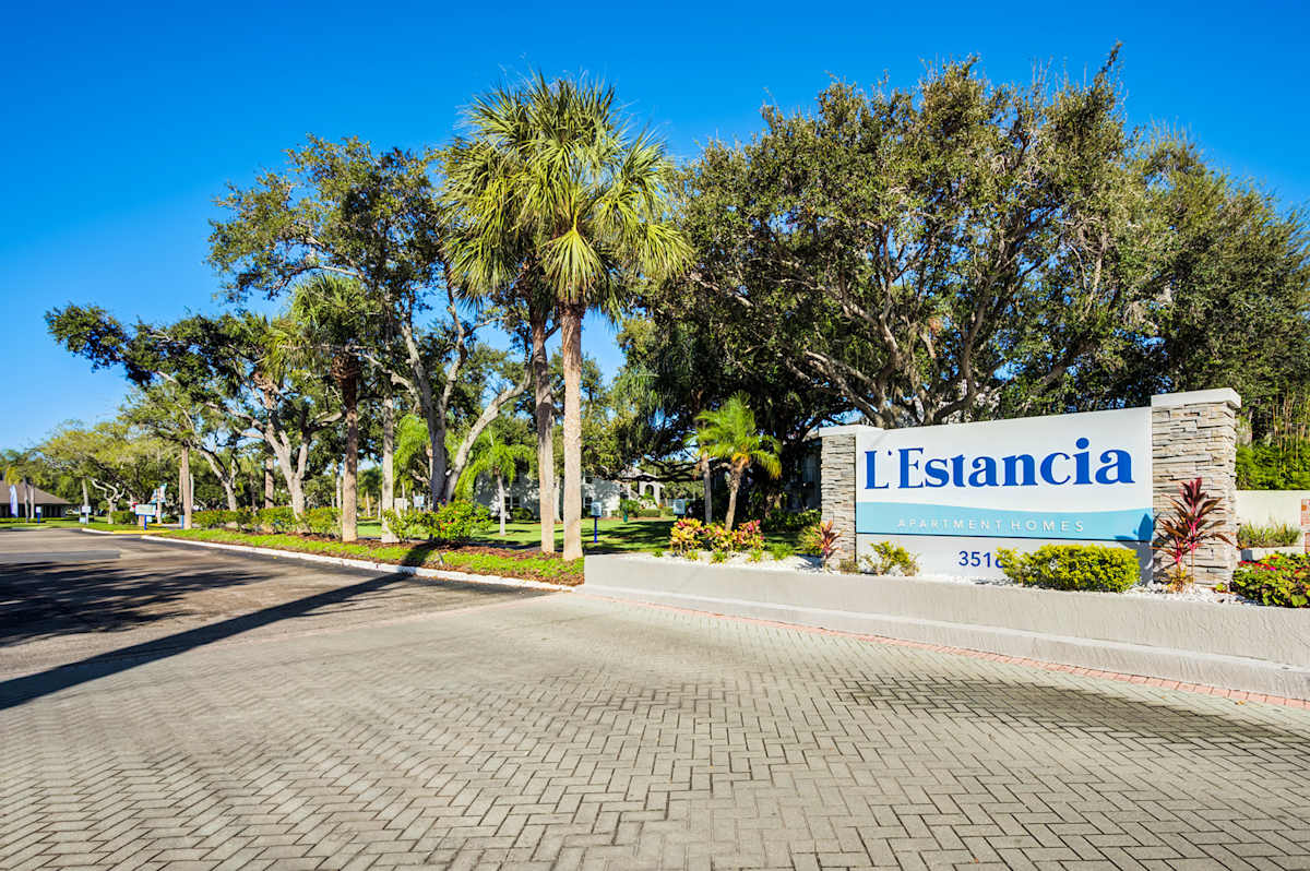 Apartments for Rent in Sarasota | L’Estancia Apartments