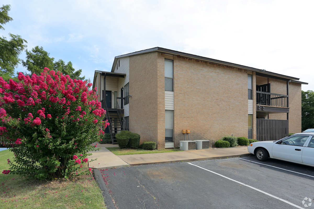 Photos and Video of Reflections at Stillwater in Stillwater, OK