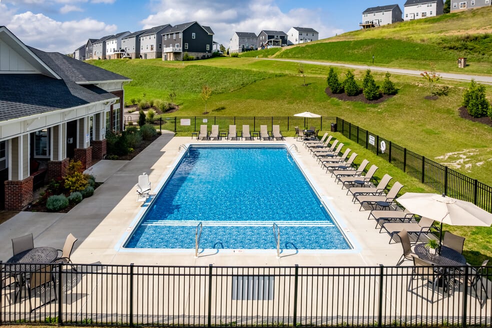 Apartments for Rent in South Park, PA | Flats at Summit Station