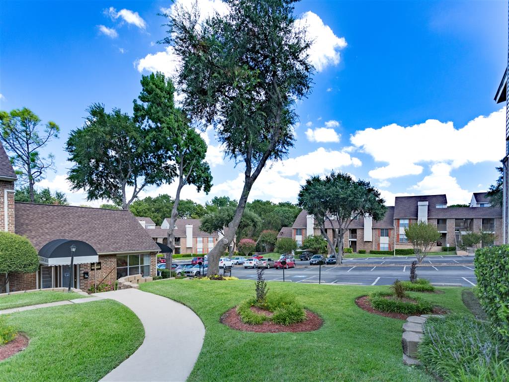 Photos and Video of Chase Crossing Apartments in Dallas, TX