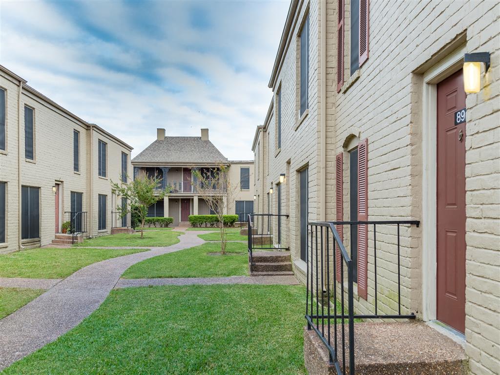 Photos and Video of Willow Tree Apartments in Houston, TX
