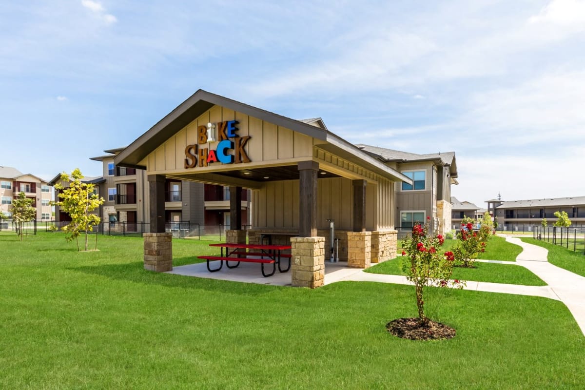 San Antonio Luxury Apartments for Rent | Legacy Creekside Apartments