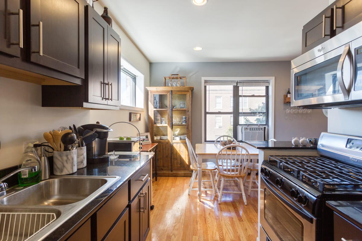 Photos and Video of Wilson Court - 1901 W Wilson Ave in Chicago, IL