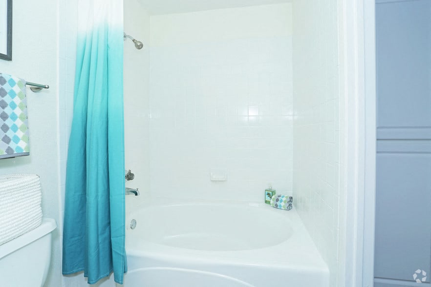 Photos and Video of Sunset Pointe Apartments in Las Vegas, NV
