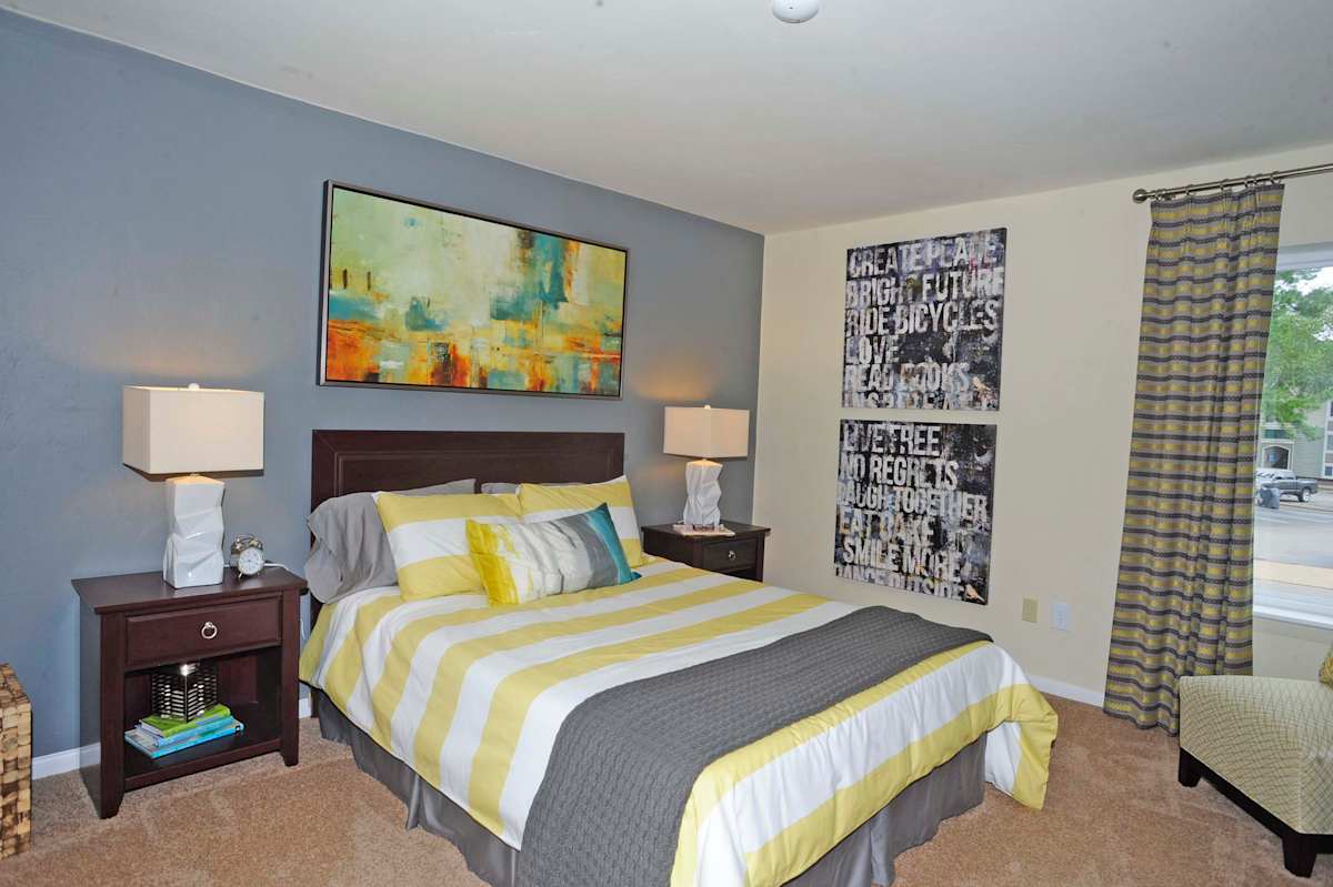 Property details for Linkhorn Bay Apartments in Virginia Beach, VA