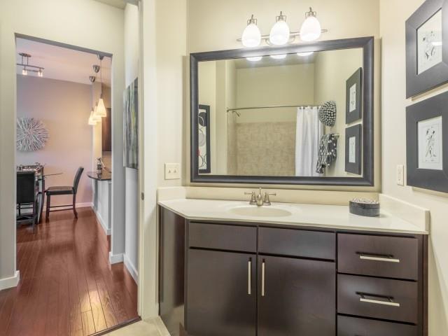 Hawthorne Ln Apartments, Charlotte, NC | Elizabeth Square