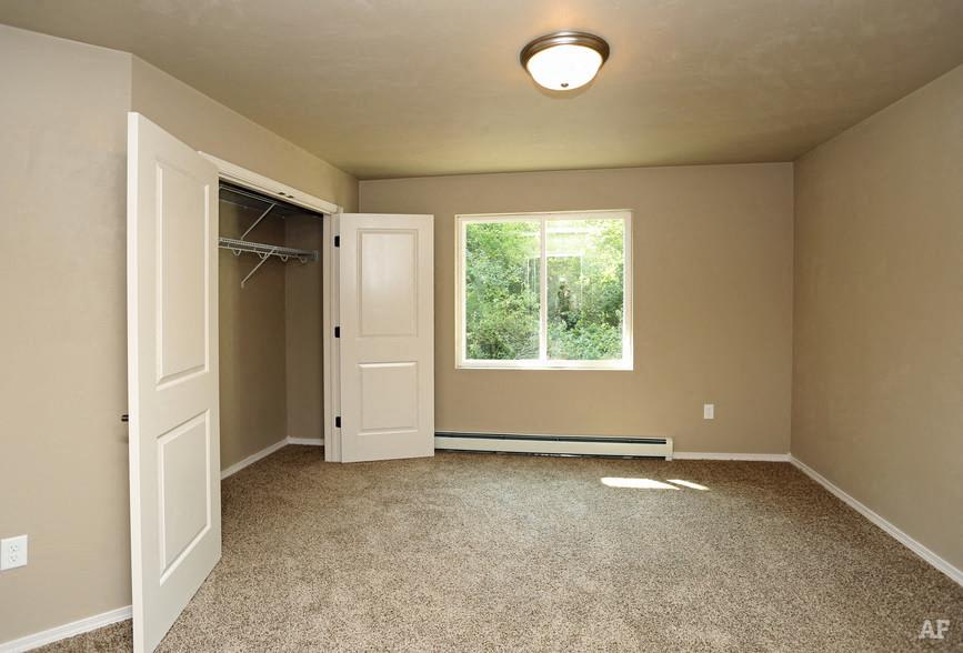 Photos and Video of Pinewood Park Villas in Howard, WI