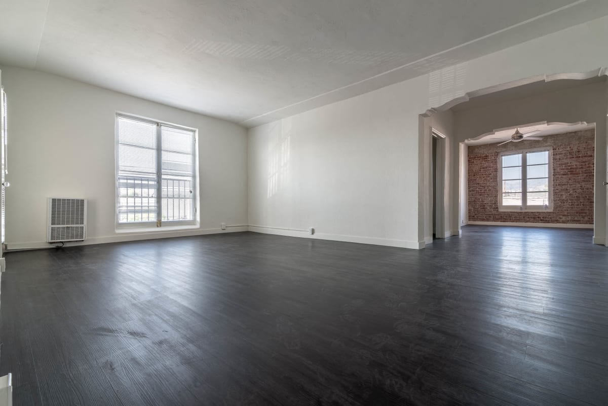 Photos and Video of Casa Monterey Apartments in Los Angeles, CA