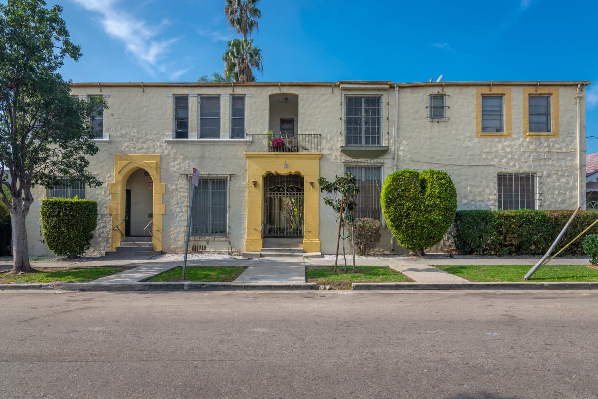 Photos and Video of Casa Monterey Apartments in Los Angeles, CA