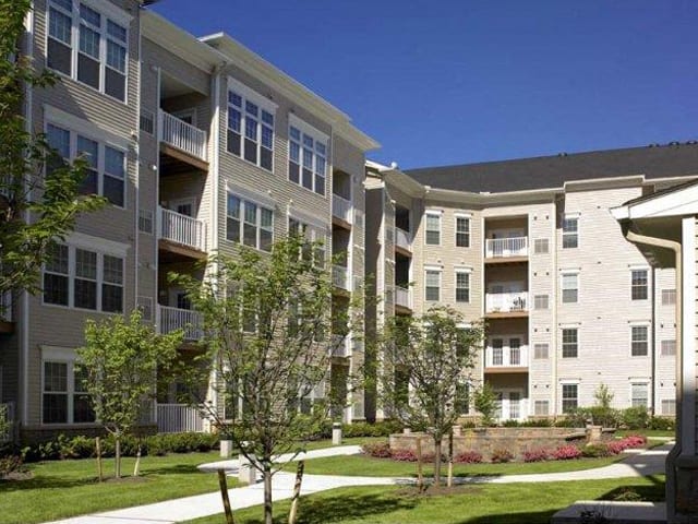 Apartments for Rent in Saddle Brook NJ | 140 Mayhill