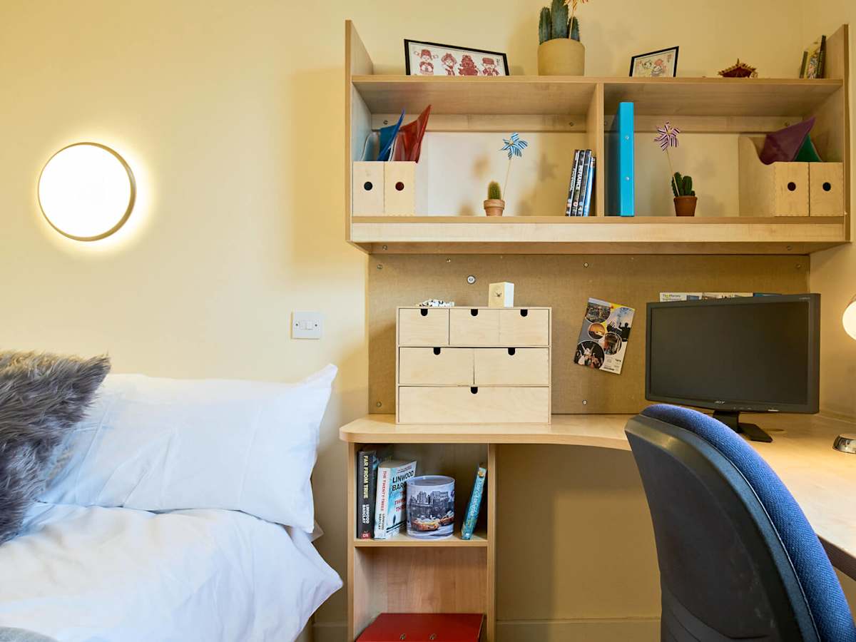 Available Rooms to Rent in Liverpool at Europa