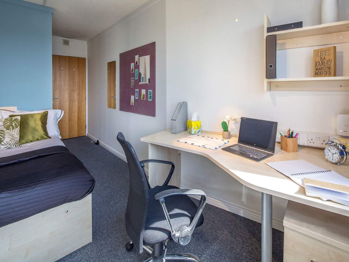 Available Rooms to Rent in London at New Orient House