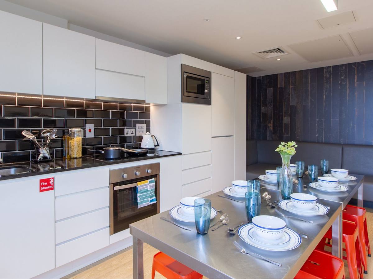 Available Rooms to Rent in London at Spring Mews