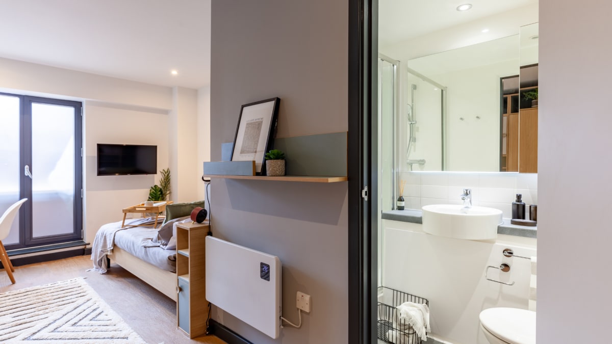 Photos and Video of The Gorge in Exeter | The Gorge