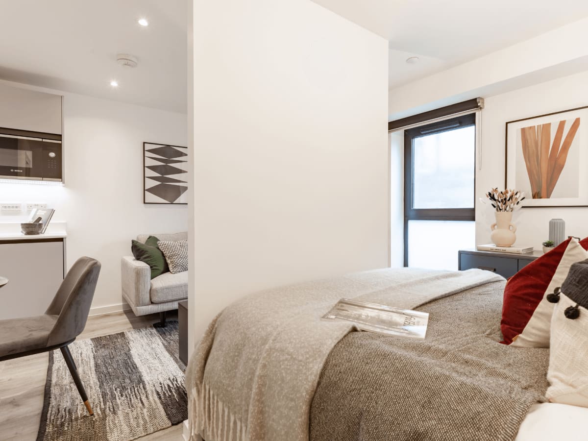 Photos and Video of Verse in Cardiff