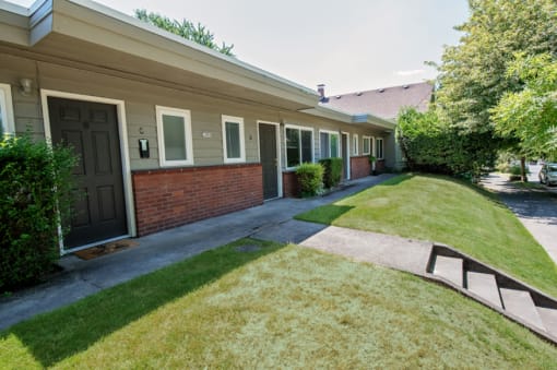 Photos and Video of Clinton Court in Portland, OR