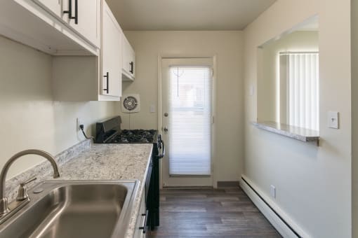 Colonial Ridge Apartments | Photo Gallery of Our Pleasant Ridge ...