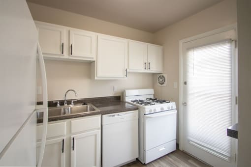 Colonial Ridge Apartments | Photo Gallery of Our Pleasant Ridge ...