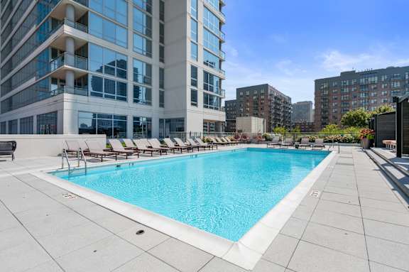 nice apartment complexes chicago