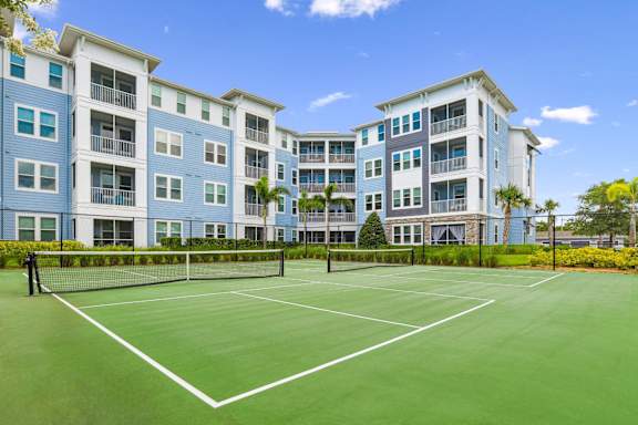 Dunedin Commons Apartments | Apartment and Community Amenities