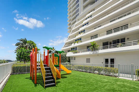 Luxury Apartments in Edgewater, Miami, FL-Live the Good Life