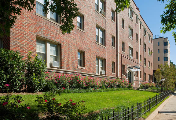 Apartments in Georgetown, DC | Kew Gardens