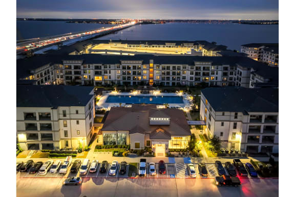 Luxury Apartment Amenities | Reveal at Bayside - Rowlett, TX