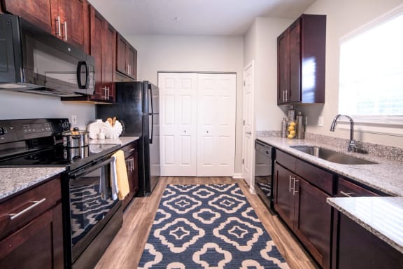 Renovated Apartments in Cincinnati | Fieldstone at Glenwood Crossing