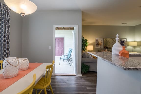 Renovated Apartments in Cincinnati | Fieldstone at Glenwood Crossing