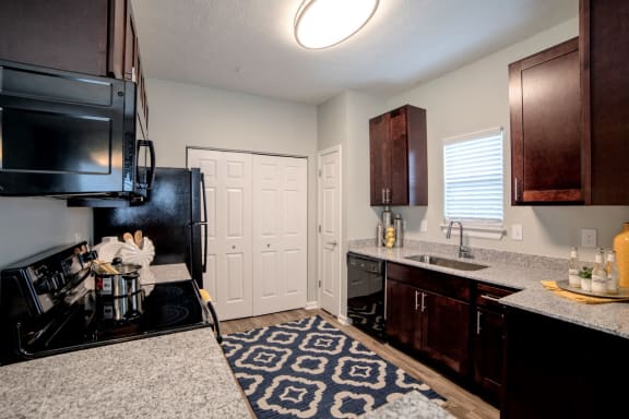 Renovated Apartments in Cincinnati | Fieldstone at Glenwood Crossing