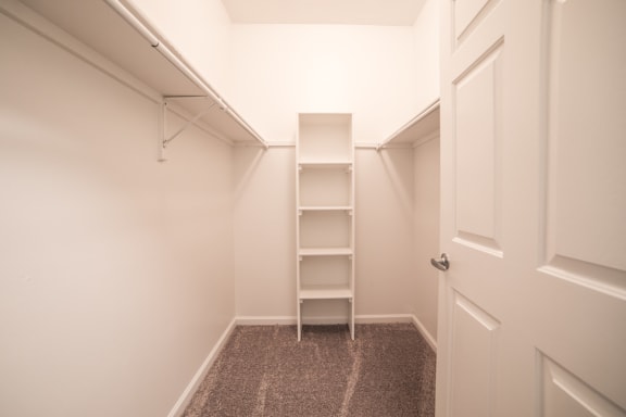 Renovated Apartments in Cincinnati | Fieldstone at Glenwood Crossing