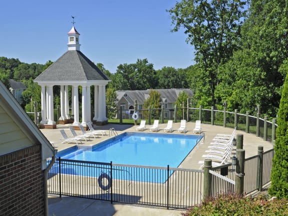 Pet-Friendly Apartments in Peoria, IL | Timberlane Apartments