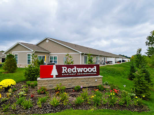Apartments for Rent in Michigan | Redwood Apartments