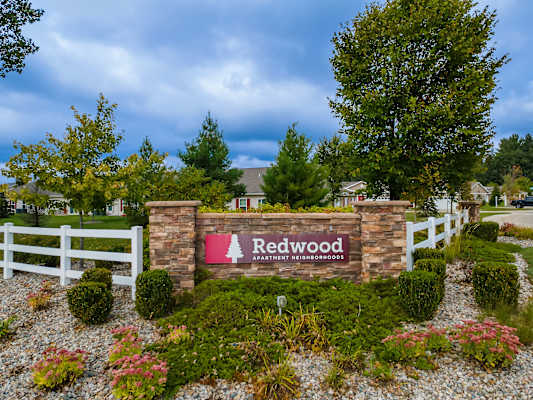 Apartments for Rent in Michigan | Redwood Apartments