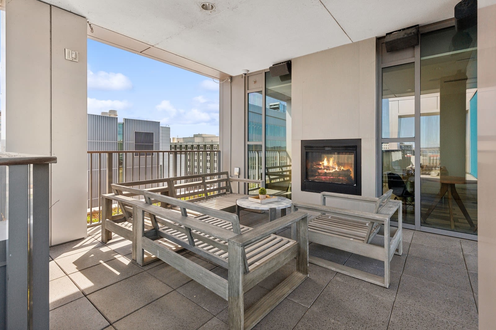 1 & 2-Bedroom Apartments in Grand Rapids, MI | The Rowe