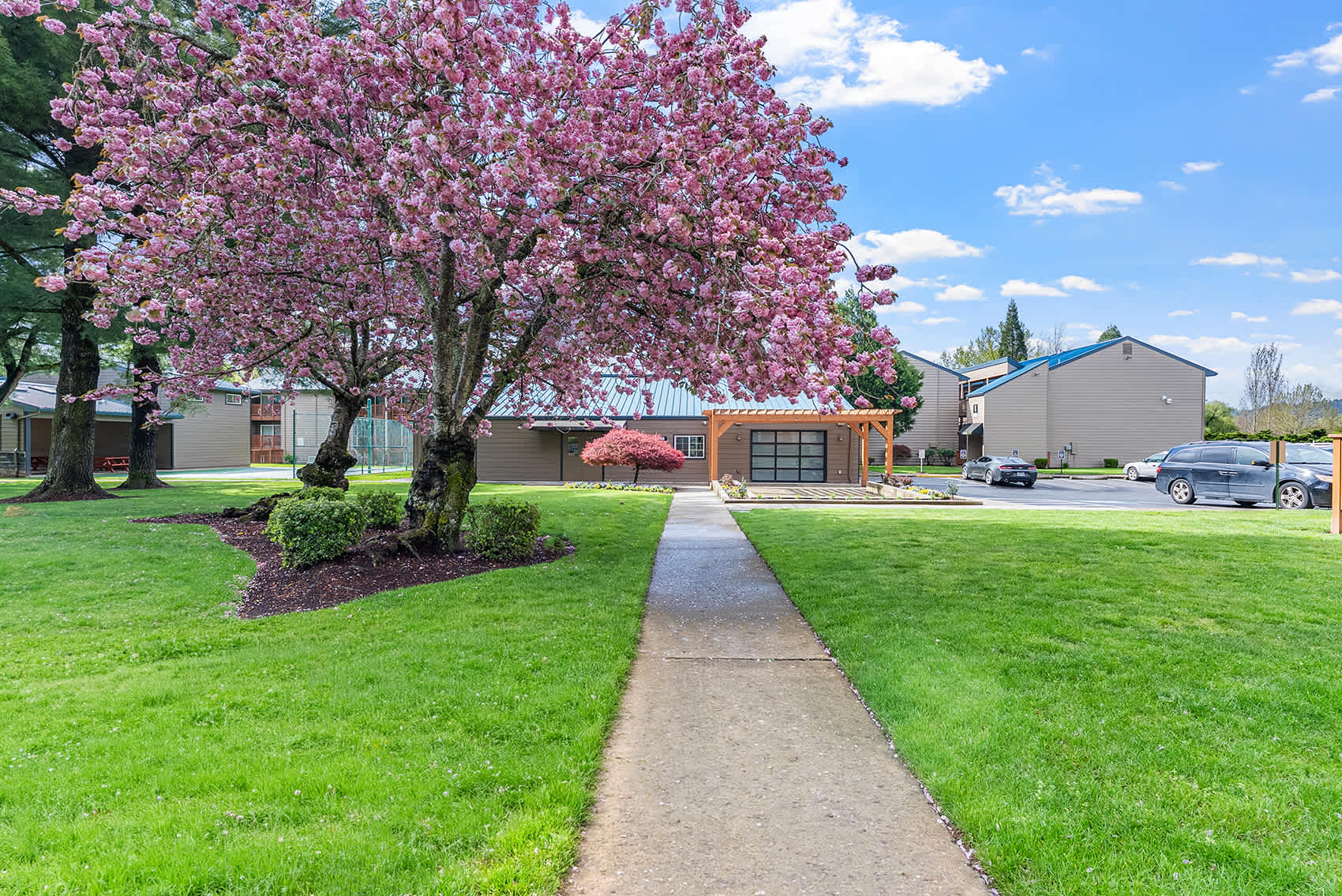 1, 2 & 3- Bedroom Apartments in Gresham, OR | East Wind