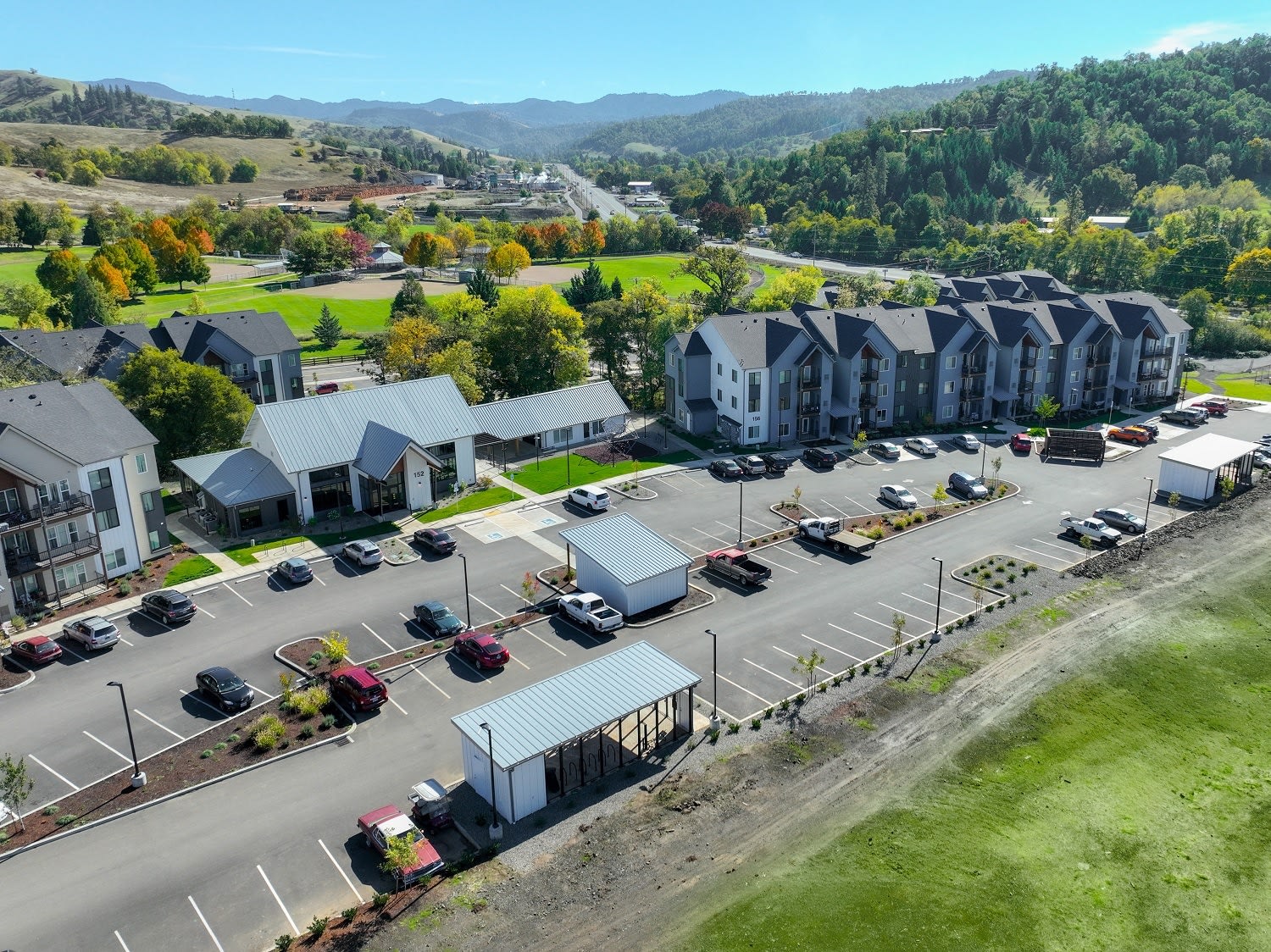 Floor Plans of Sunshine Park Apartments in Roseburg, OR