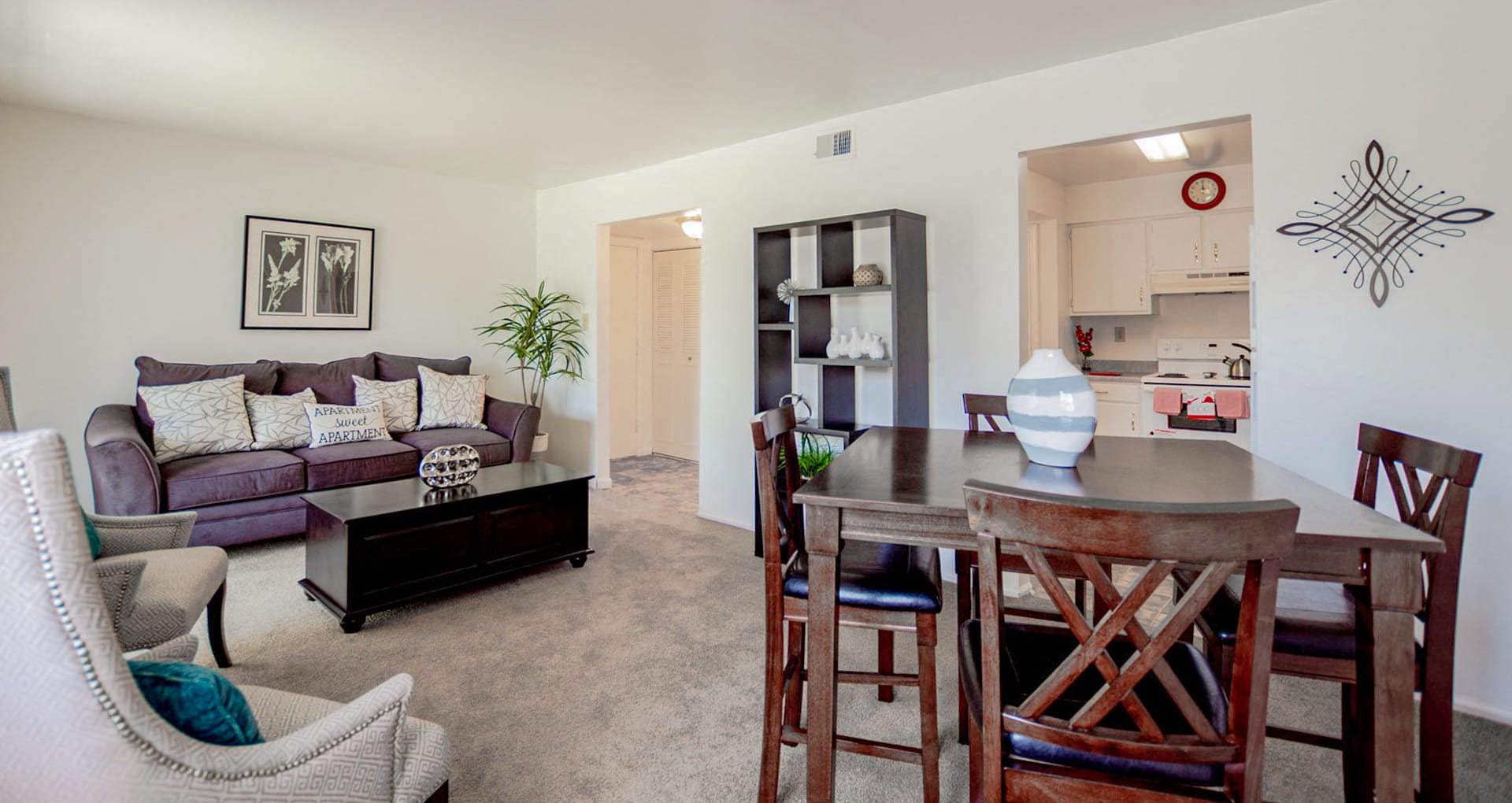 1, 2 & 3-Bed Apartments in Northwest Indianapolis | Lake Camelot