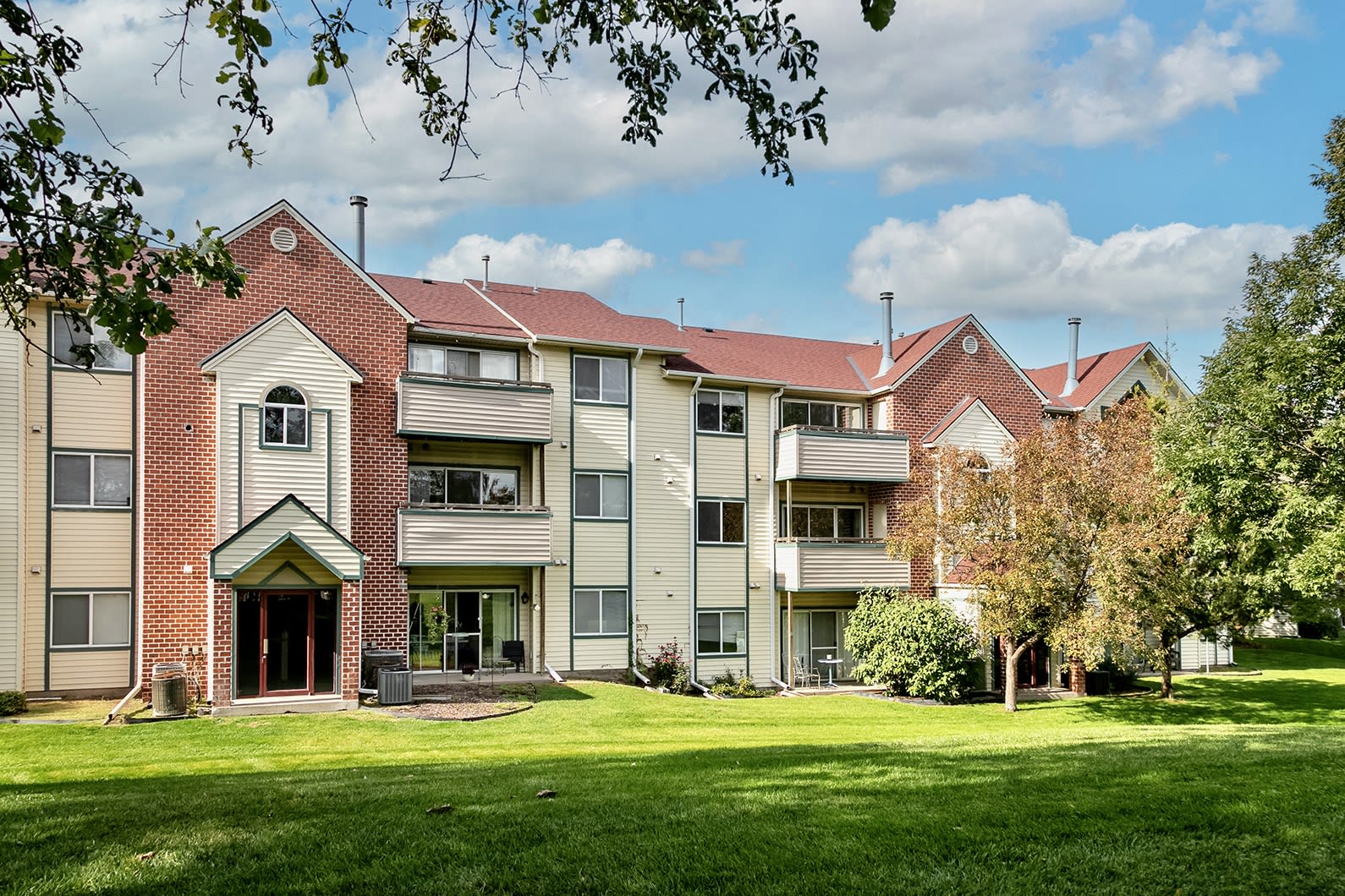 Somerset | Apartments in Lincoln, NE