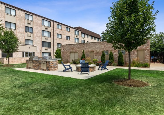 Midpointe Apartments | Apartments in Chicago, IL