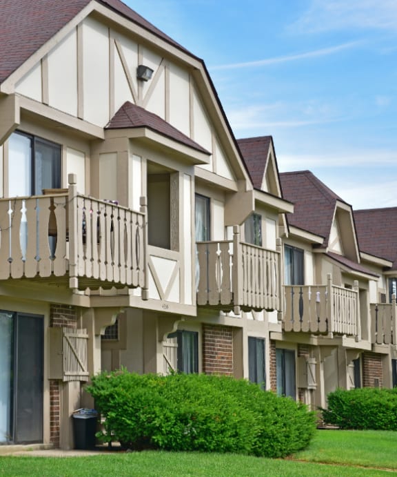 Beacon Hill - Great Oaks Apartments | Apartments in Rockford, IL