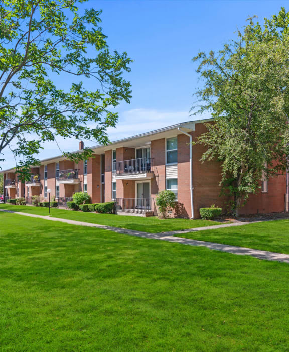 Kings Pointe Apartments - Warren, MI | Apartments in Warren, MI