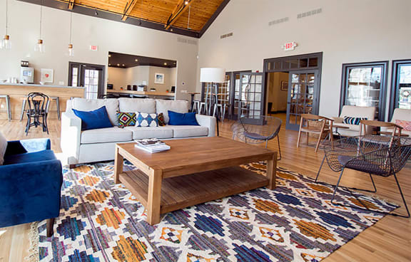 Edgewater at Sandy Springs Apartments | Apartments in Sandy Springs, GA