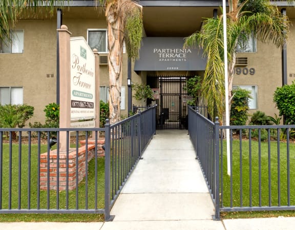 Luxury Apartments in Canoga Park | Parthenia Terrace Apts