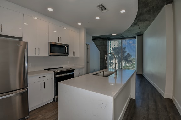 Element | Apartments in Tampa, FL