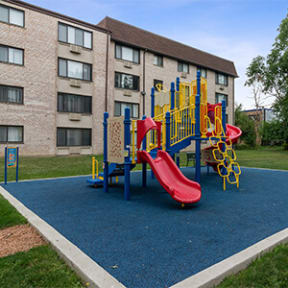 Midpointe Apartments | Apartments in Chicago, IL