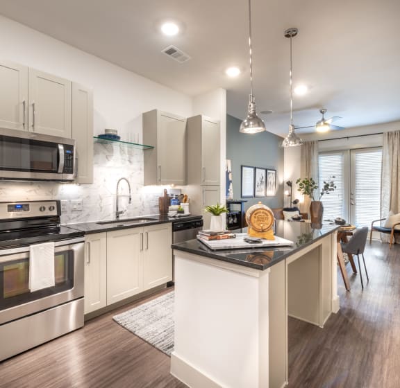 Howell Uptown | Apartments in Dallas, TX