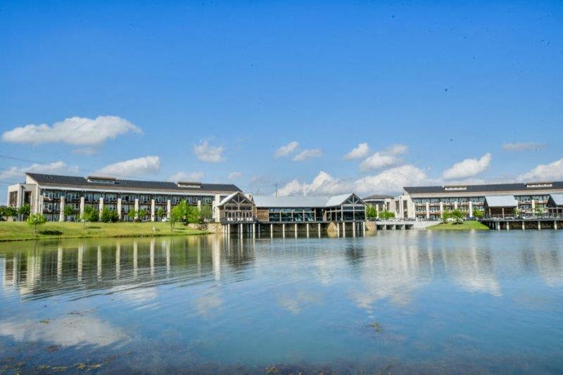 The Hudson | Luxury Lakeside Apartments For Rent In The Colony, TX