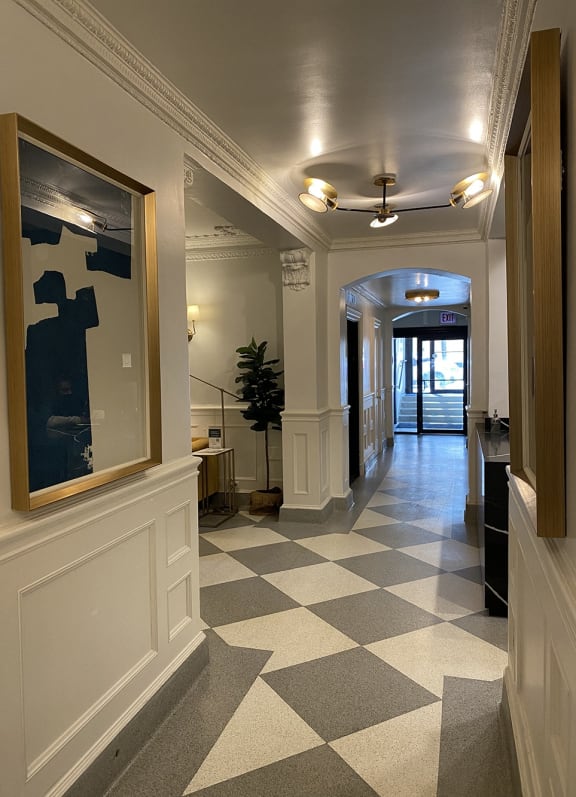 The Oliver on LaSalle | Apartments in Chicago, IL